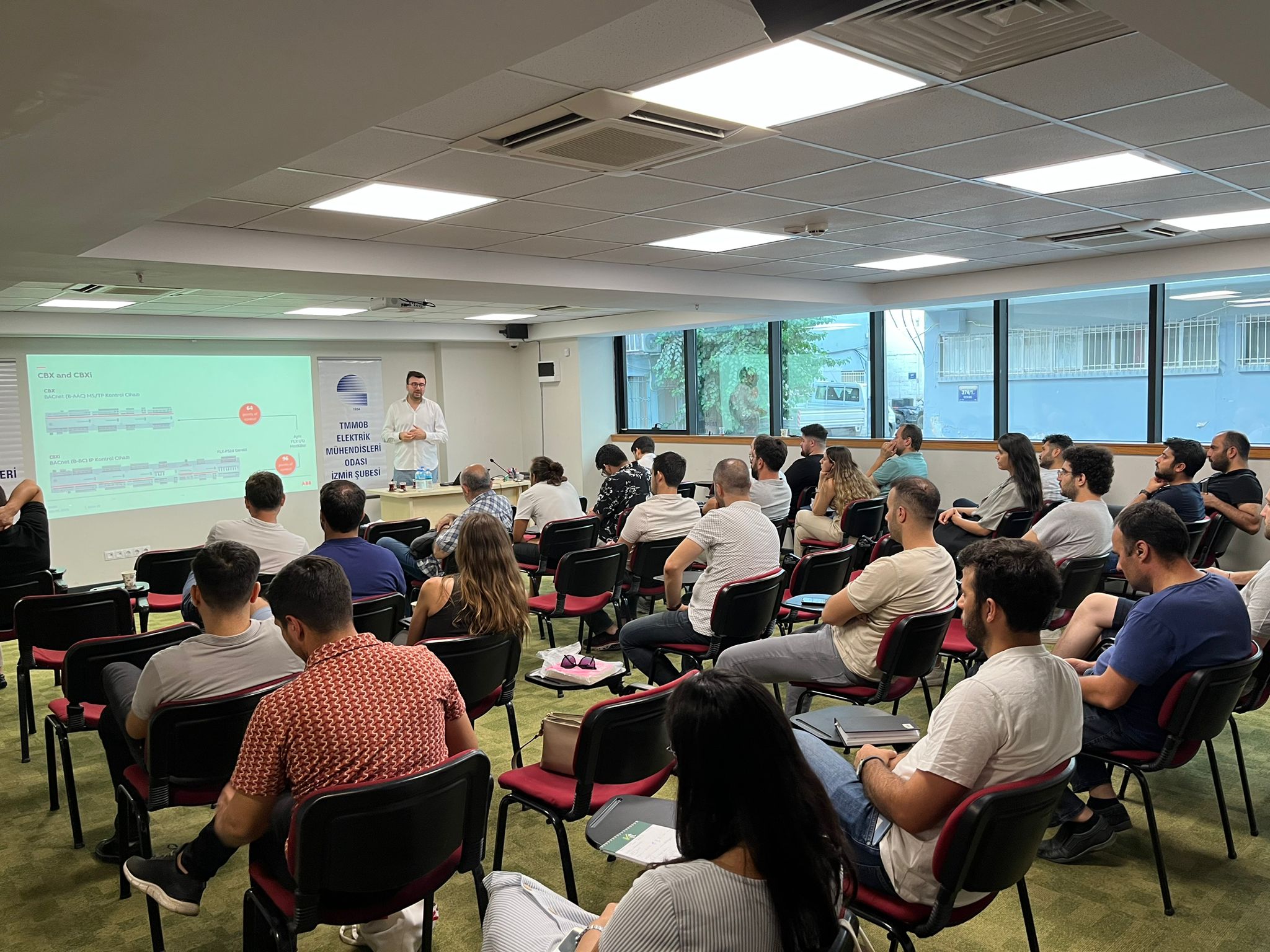 EMO - ABB HVAC-KNX OTOMASYONU VE BİNA YÖNETİM SİSTEMİ SEMİNERİ YAPILDI