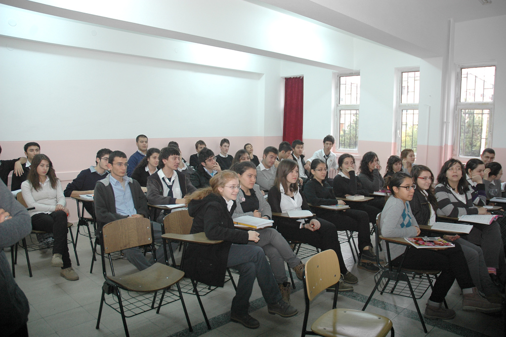 EMO - NERMİN-MEHMET ÇEKİÇ ANADOLU LİSESİ’NDE MESLEK TANITIM SUNUMU