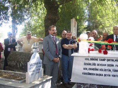 EMO - HASAN BALIKÇI MEZARI BAŞINDA ANILDI
